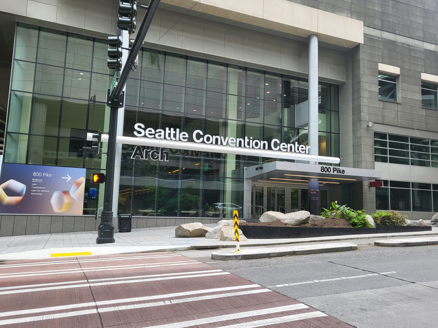 Geek Girl Con shines the bat signal for support – The Tacoma Ledger